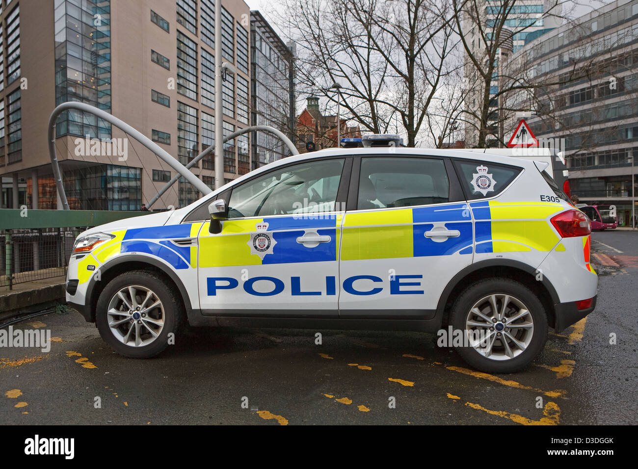 A 4x4 police vehicle parked in Manchester England Stock Photo - Alamy