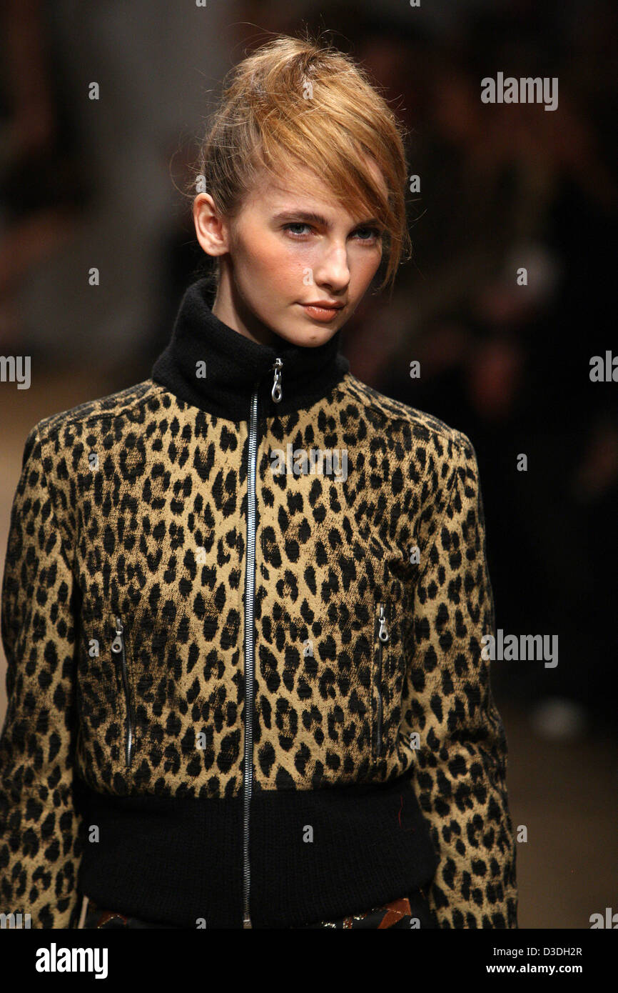 Clements Ribeiro A/W 2013/14 collection during London Fashion Week ...