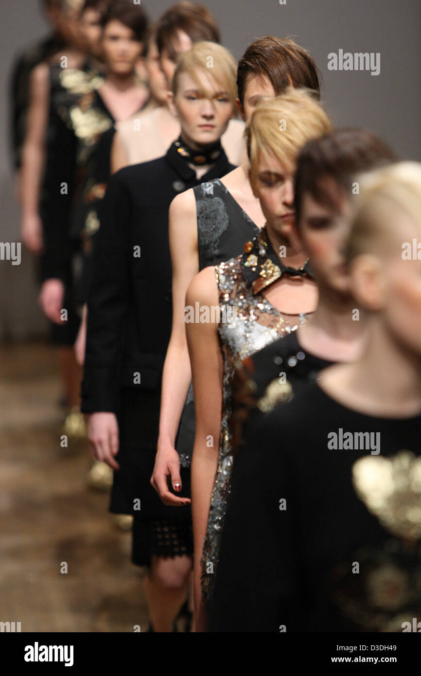 Clements Ribeiro A/W 2013/14 collection during London Fashion Week ...