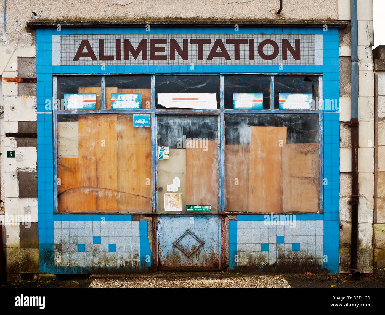 Closed-down shop front - France Stock Photo - Alamy