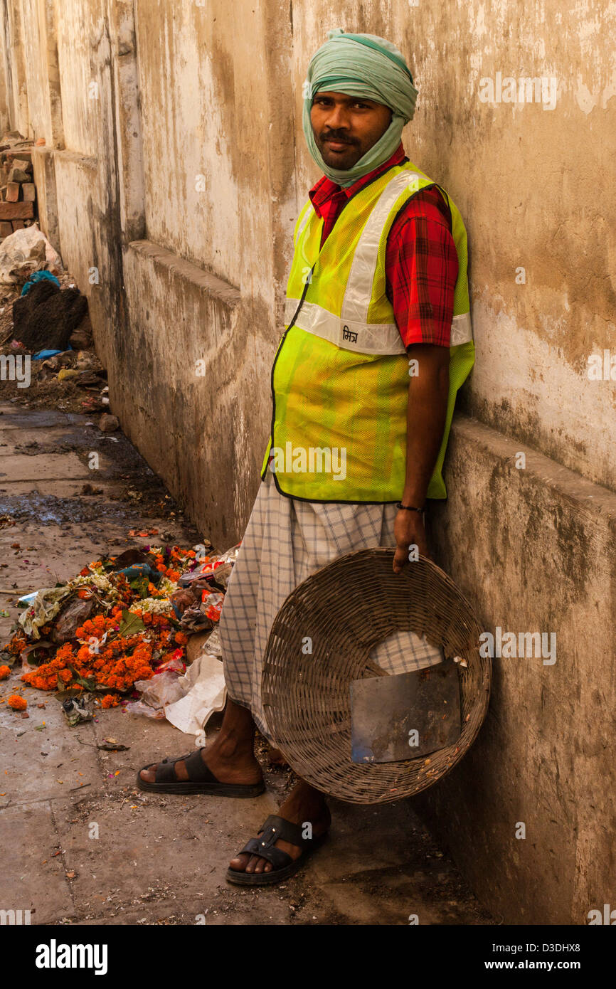 Indian street cleaner hi-res stock photography and images - Alamy