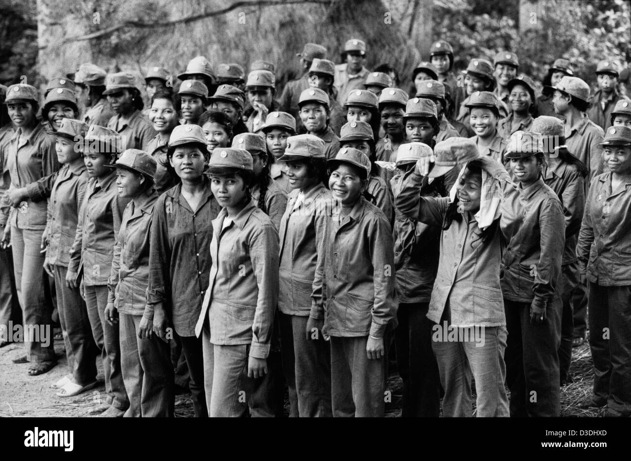 Cambodia: Government soldiers train local militia, Women militia in ...