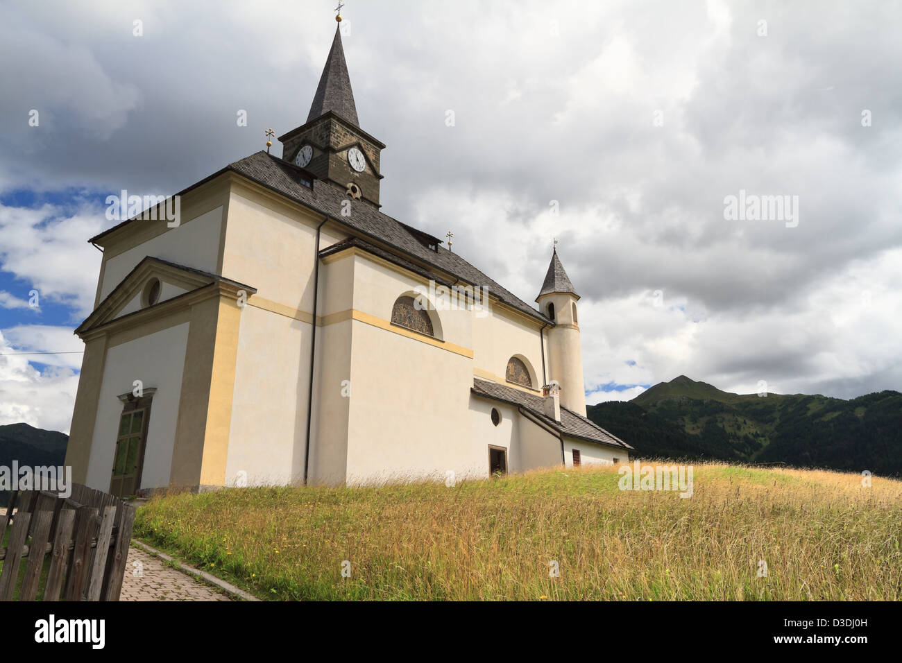 Mountain church chapel alps alpine hi-res stock photography and images ...