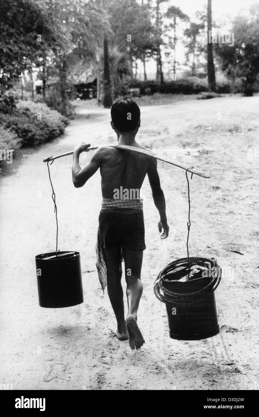 Carrying water yoke hi-res stock photography and images - Alamy
