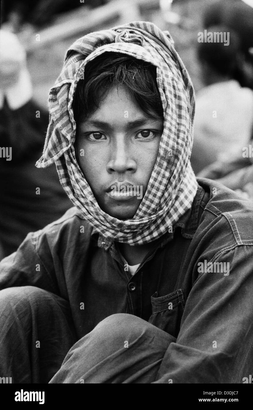 Kroma scarf hi-res stock photography and images - Alamy