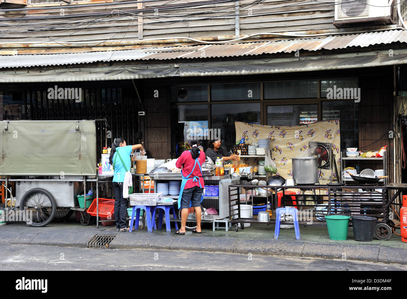 Cooking at a roadside outdoor kitchen,Hua Hin, Thailand Stock Photo - Alamy
