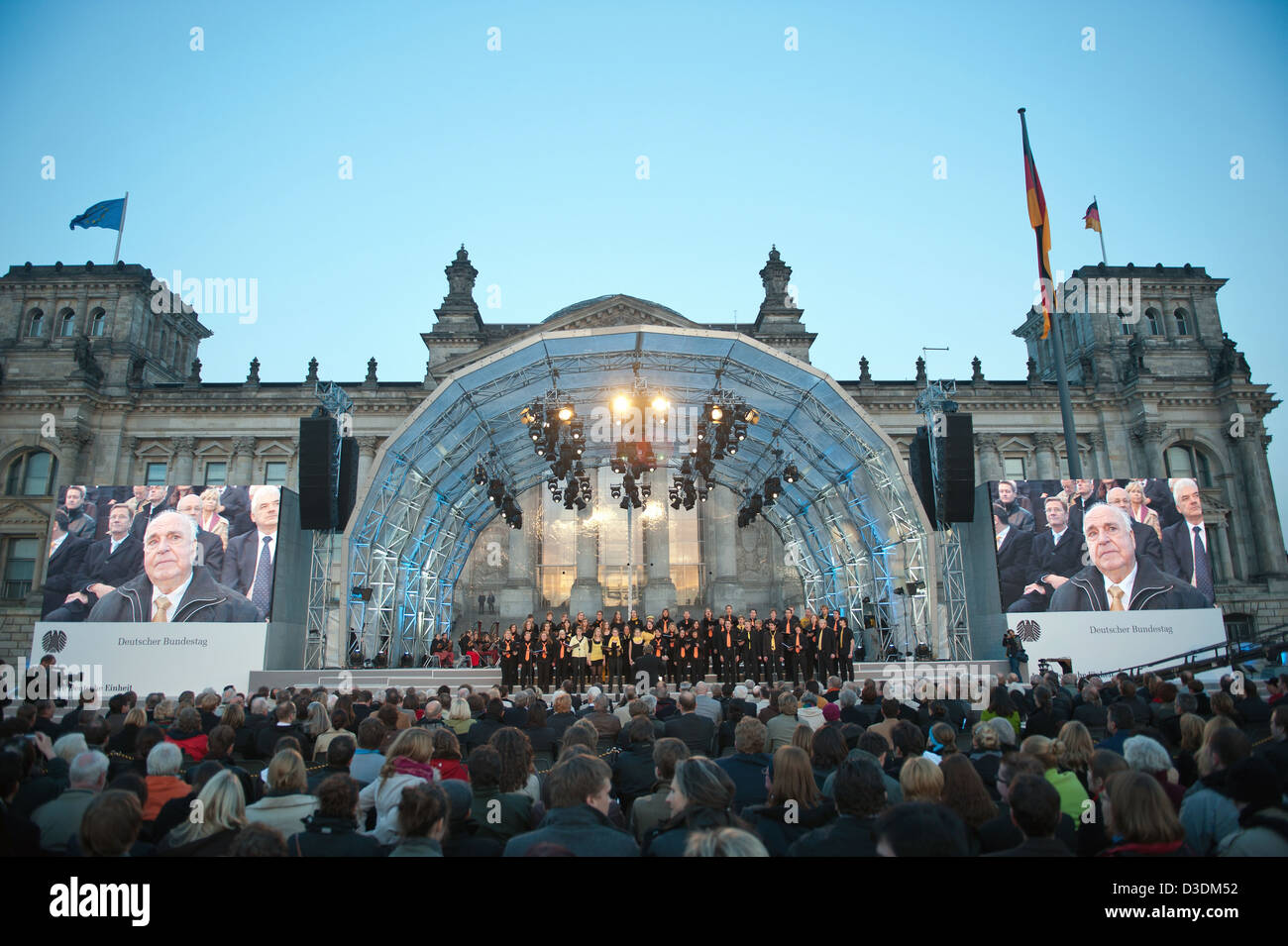Berlin, Germany, parties to the Reichstag on German Unity Day Stock ...
