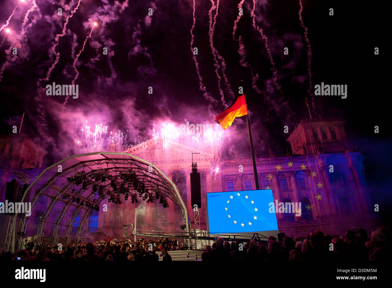 Fireworks at the reichstag hi-res stock photography and images - Alamy