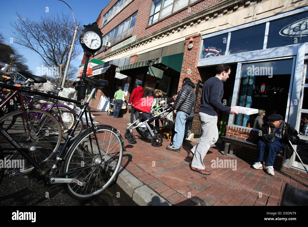 Davis square massachusetts hi-res stock photography and images - Alamy