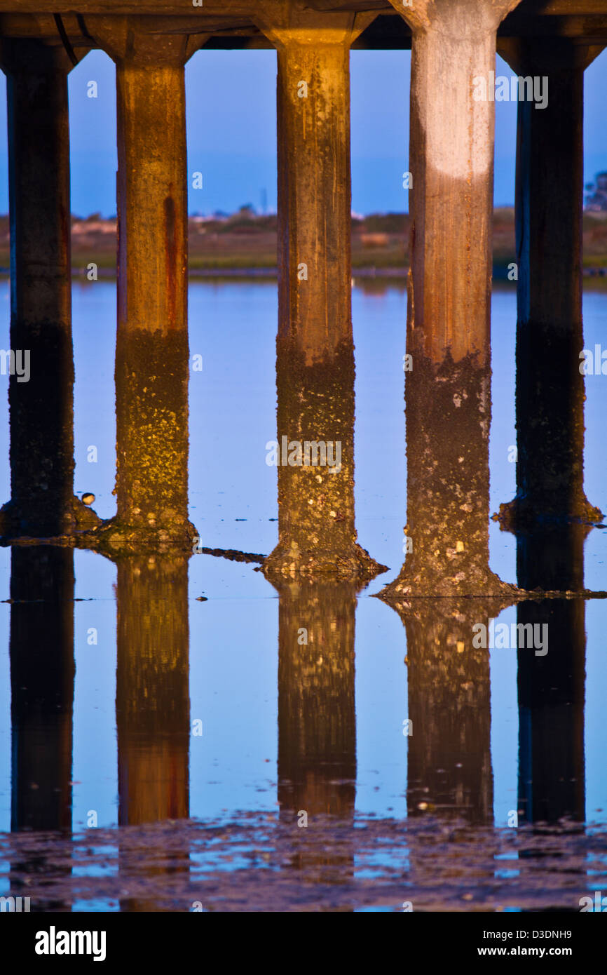 Close view of the pillars of an old water bridge Stock Photo - Alamy