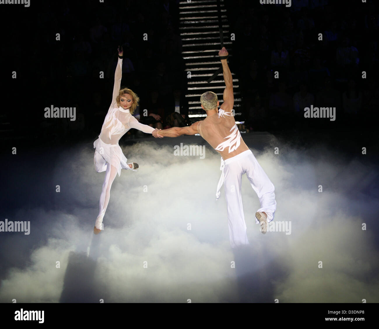 Trapeze acrobats circus hi-res stock photography and images - Alamy