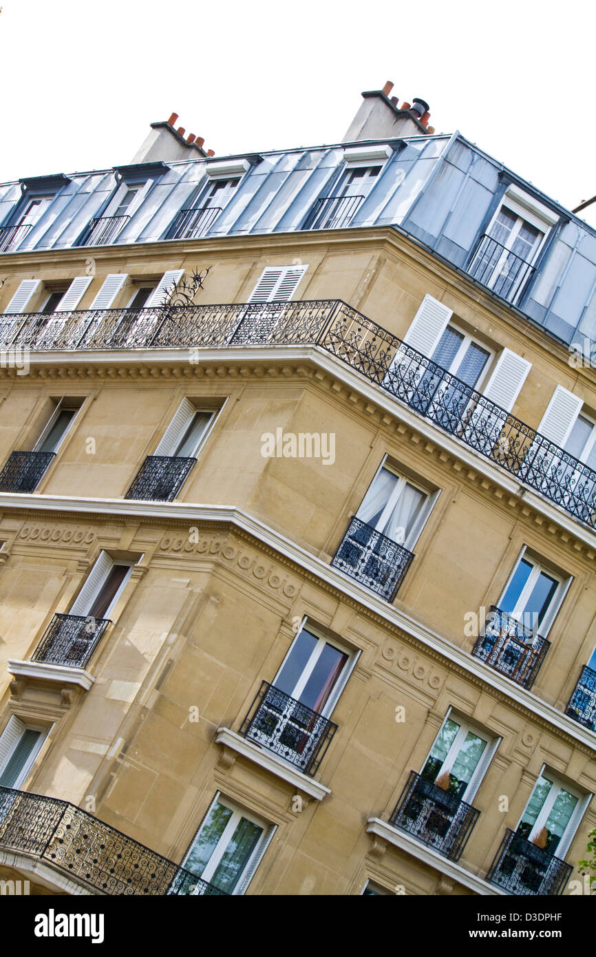 Close up section of the typical buildings of the streets of Paris ...