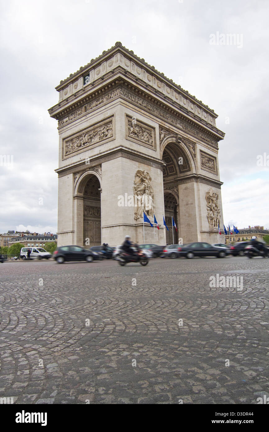 View of the iconic monument Arc of Triumph in Paris, France Stock Photo ...