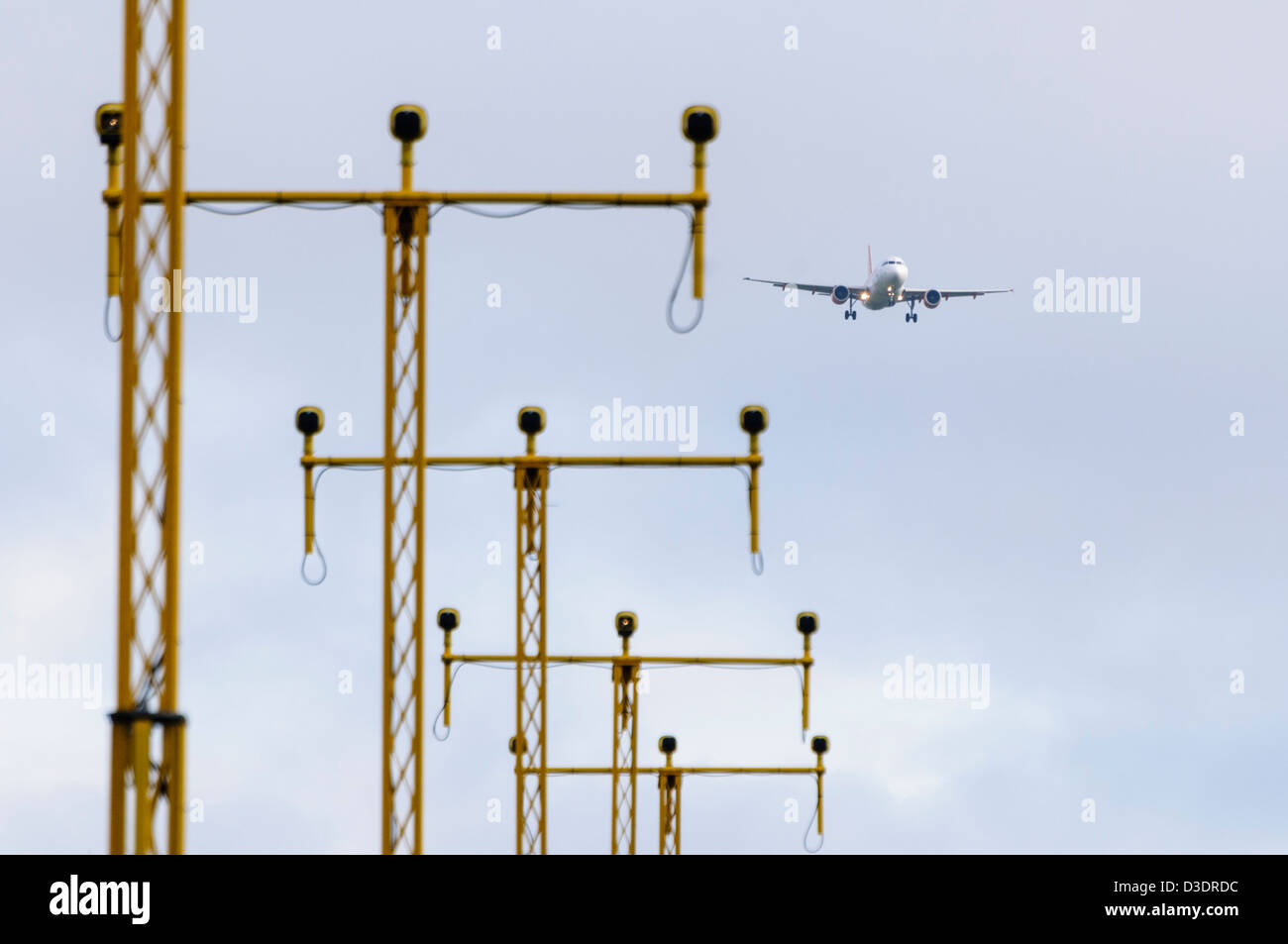 Airport runway lights hi-res stock photography and images - Alamy