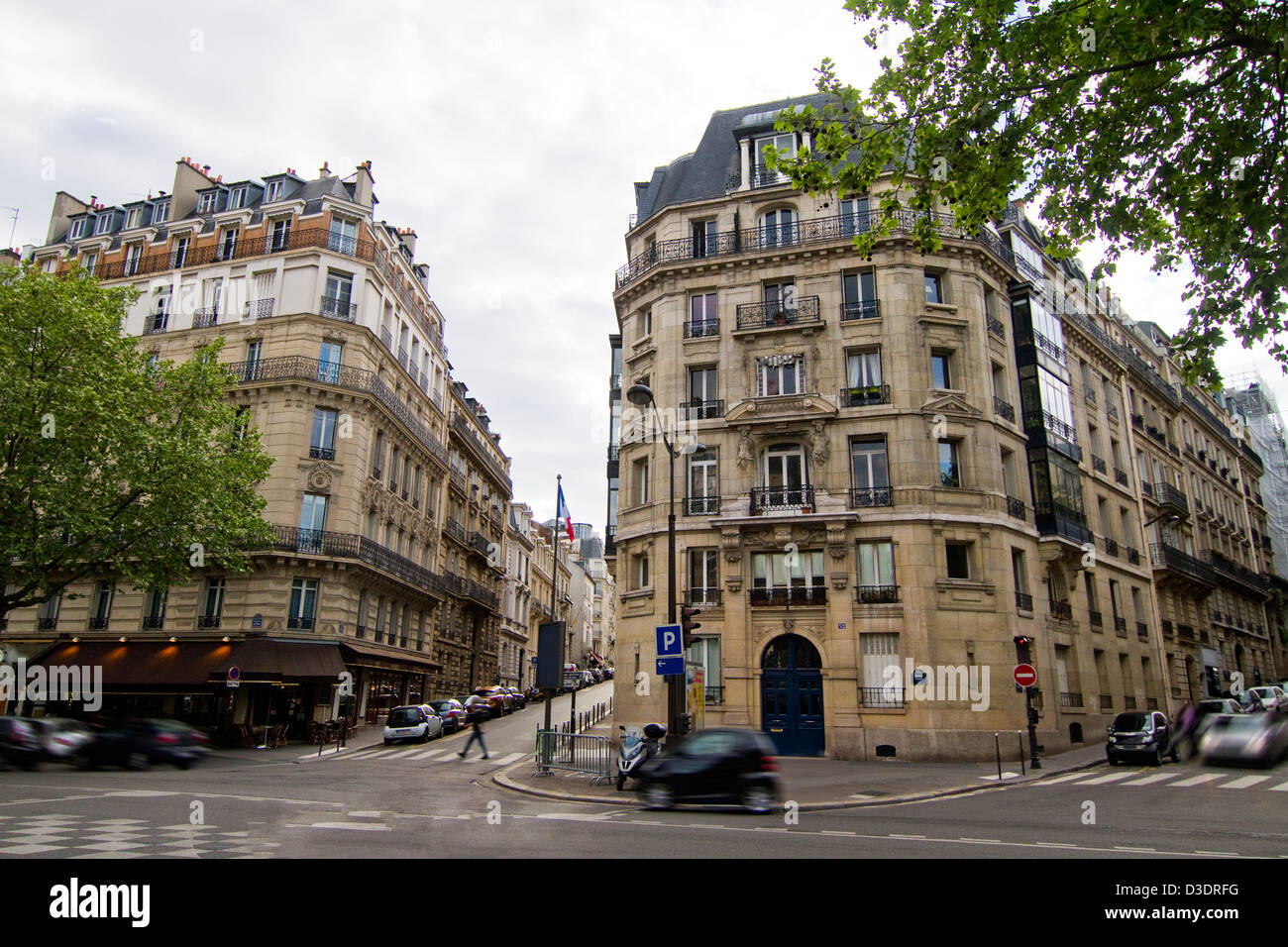 Close up section of the typical buildings of the streets of Paris ...