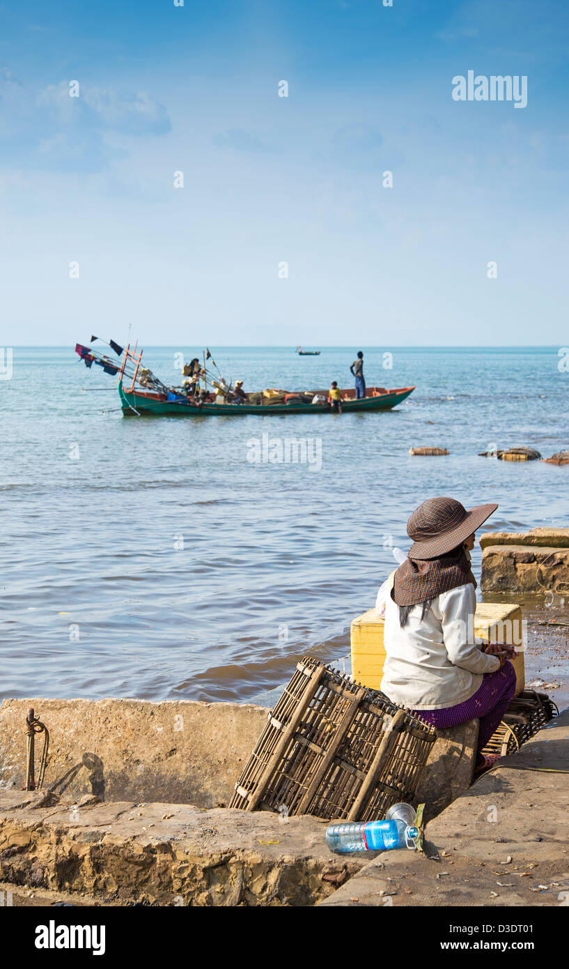 Asian woman fishing hi-res stock photography and images - Alamy