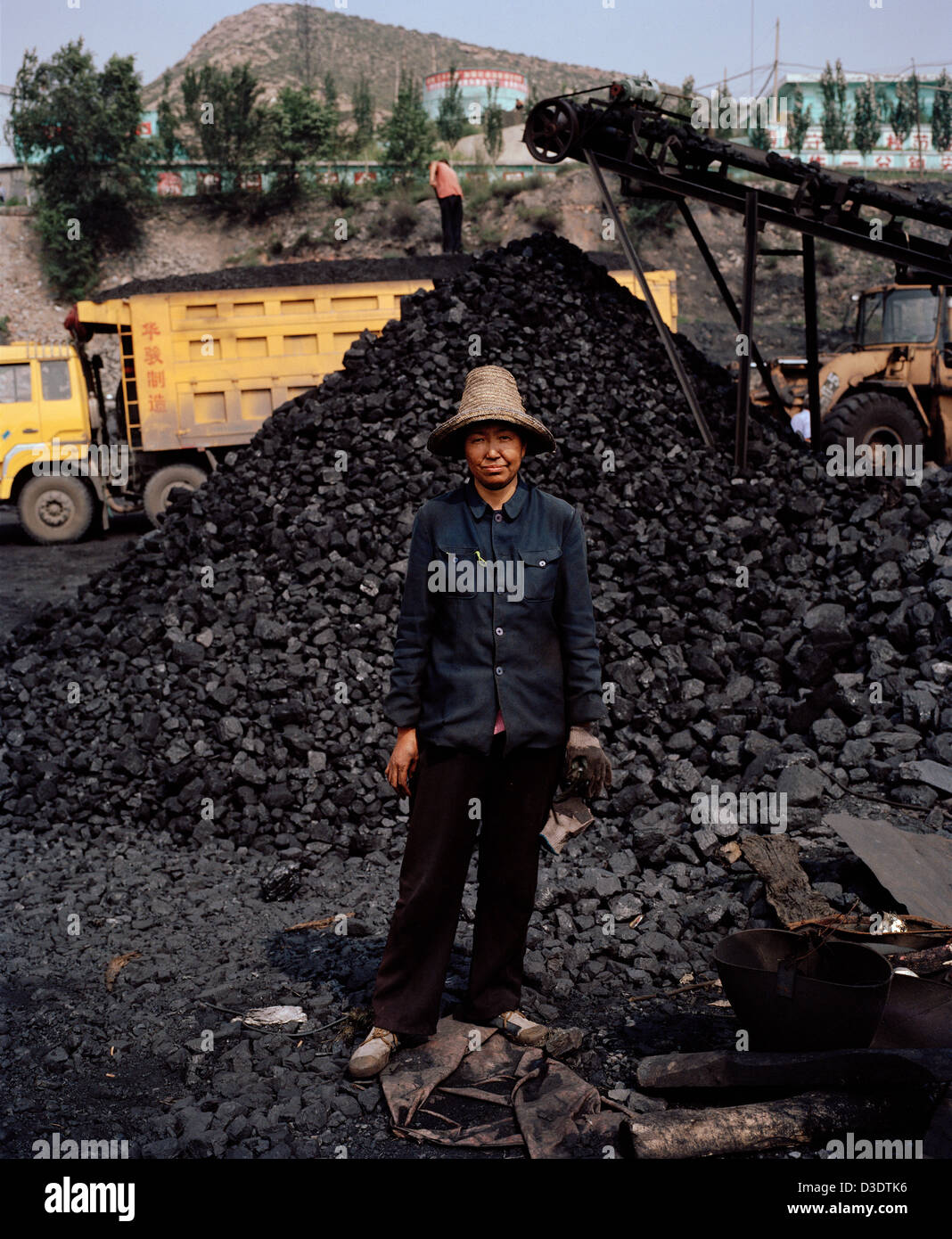 Coal delivery hi-res stock photography and images - Alamy