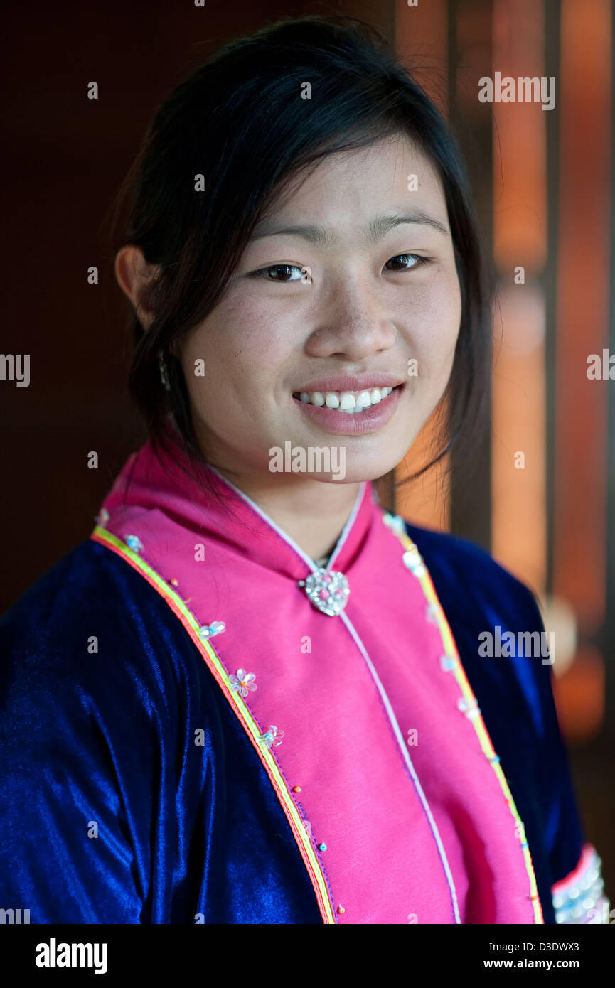 Woman in traditional costume palaung hi-res stock photography and ...