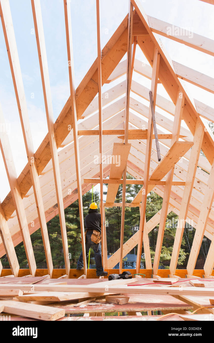 Carpenter on roof framework hi-res stock photography and images - Alamy