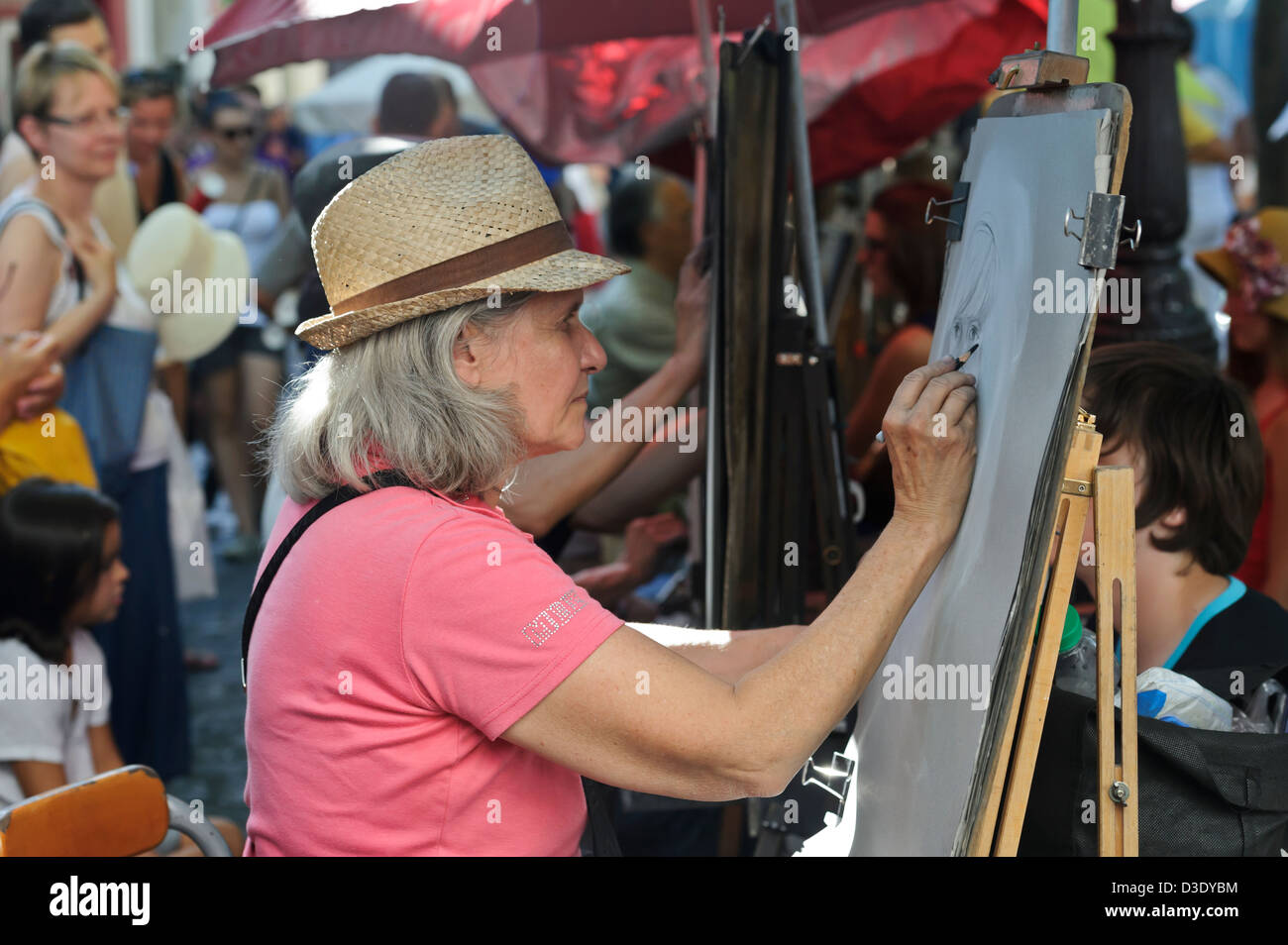 Artist at work in the 'Artist Quarters' in Montmartre, Paris, France ...
