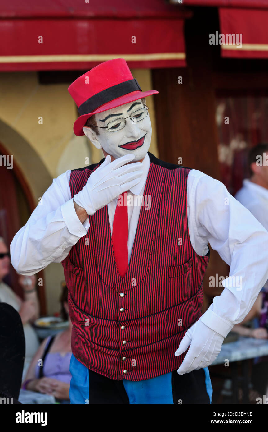 Mime artist performing on the street of Montmartre, Paris, France Stock ...