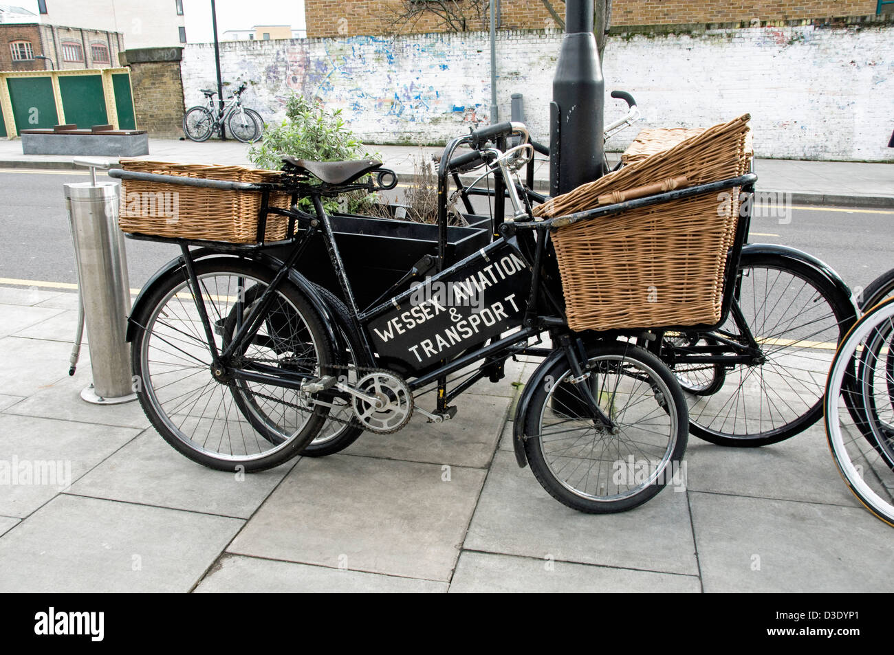 Delivery bikes hi-res stock photography and images - Alamy