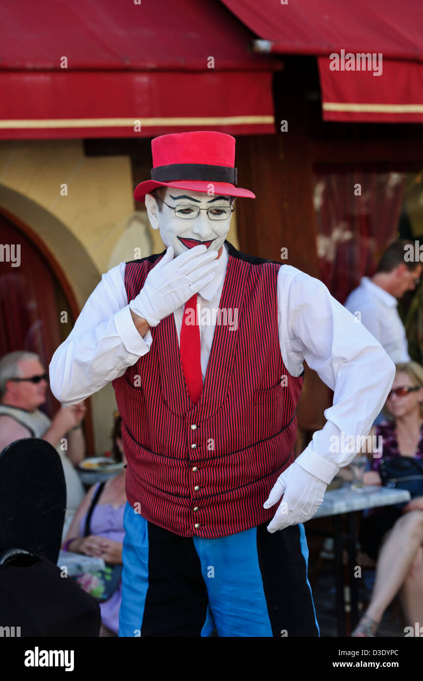 Mime artist performing on the street of Montmartre, Paris, France Stock ...