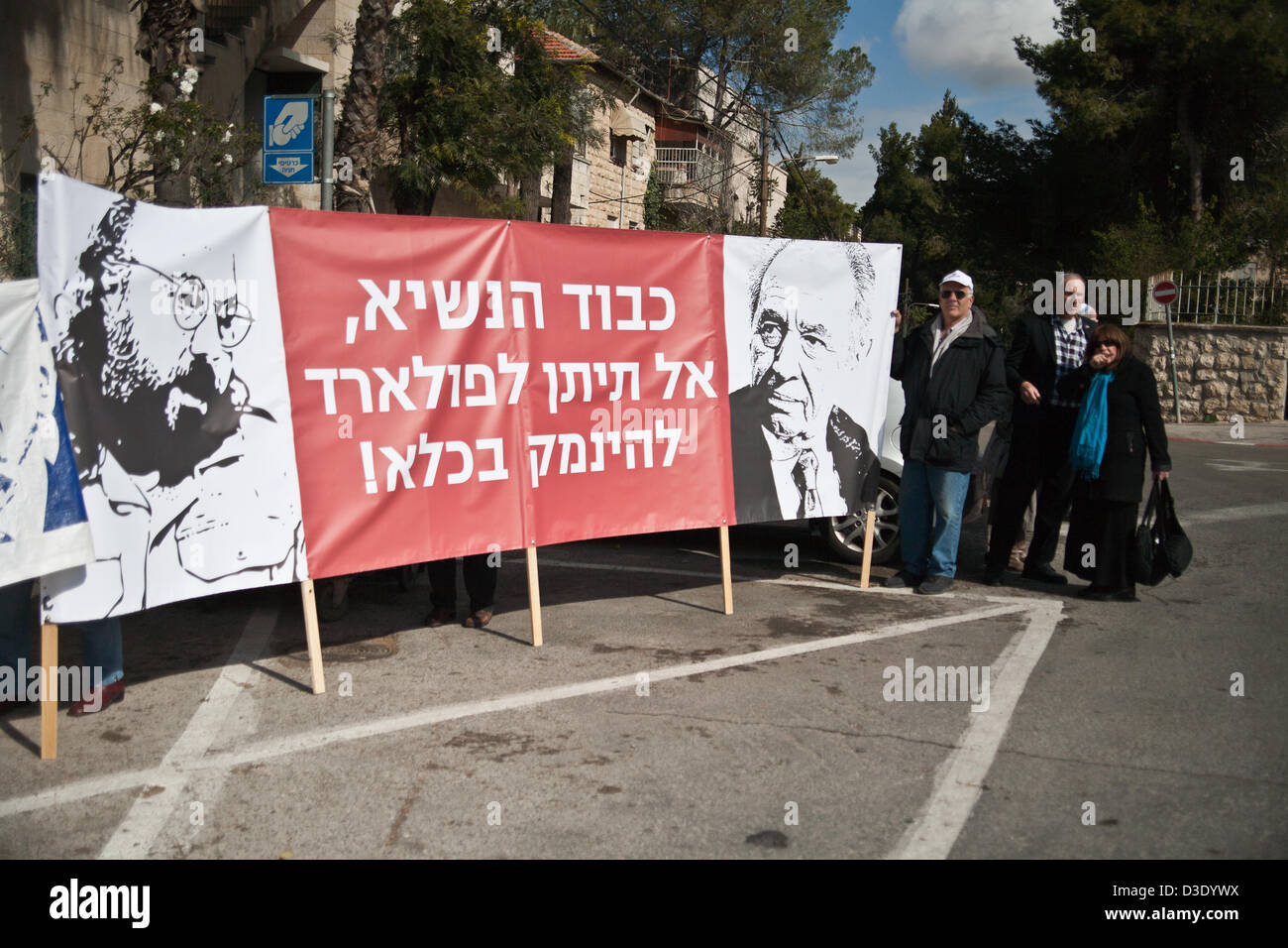 Activists wave banners demanding the release of Jonathan Pollard from ...