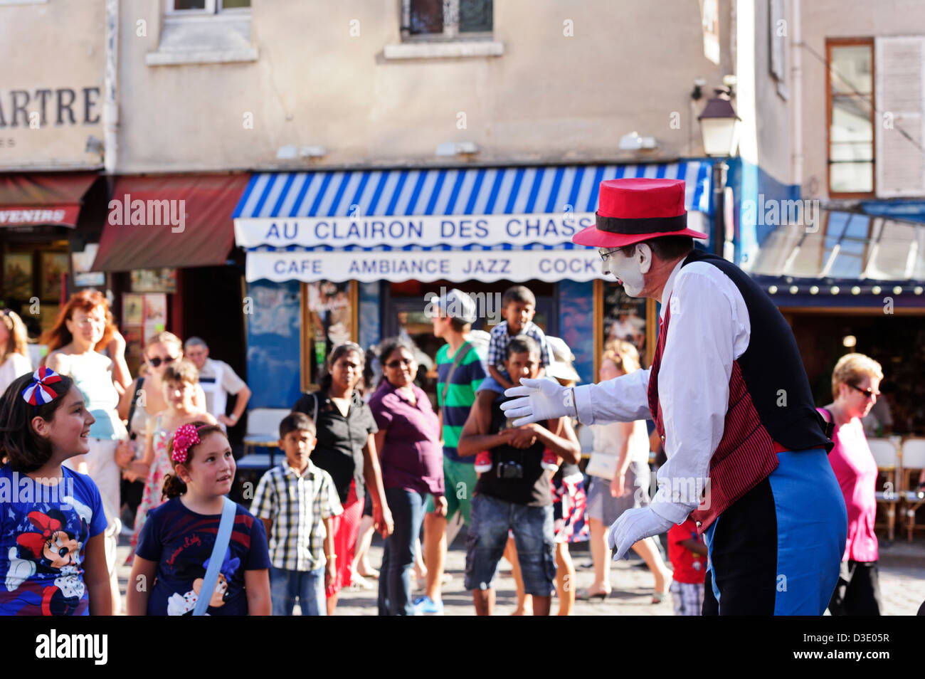 Mime artist paris hi-res stock photography and images - Alamy