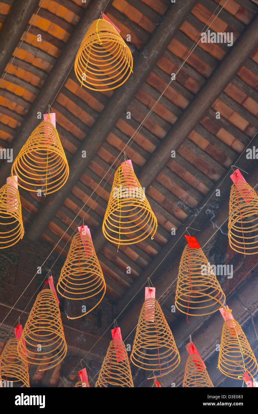 Chinese offering at temple hi-res stock photography and images - Alamy