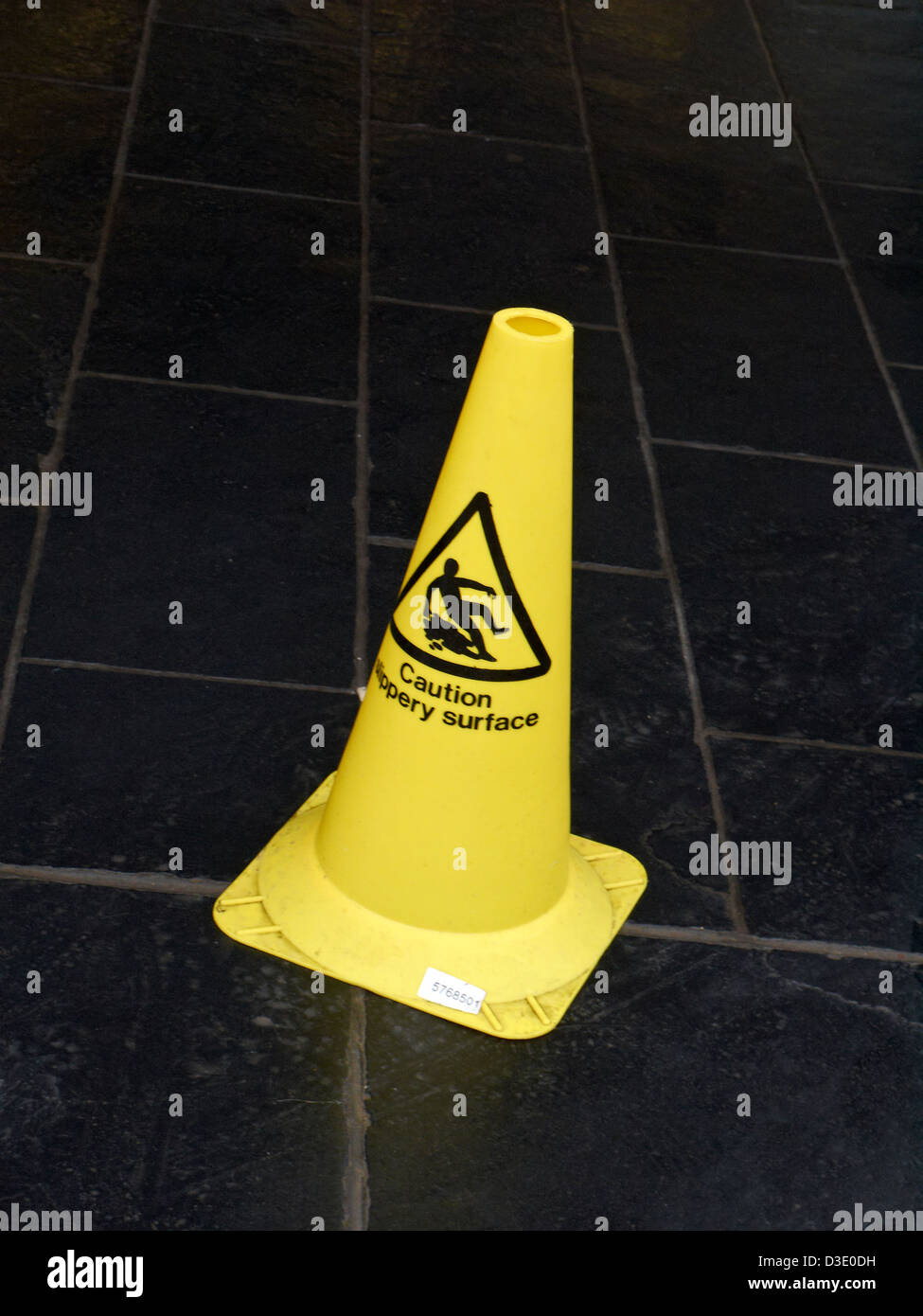 Slippery floor sign hi-res stock photography and images - Alamy