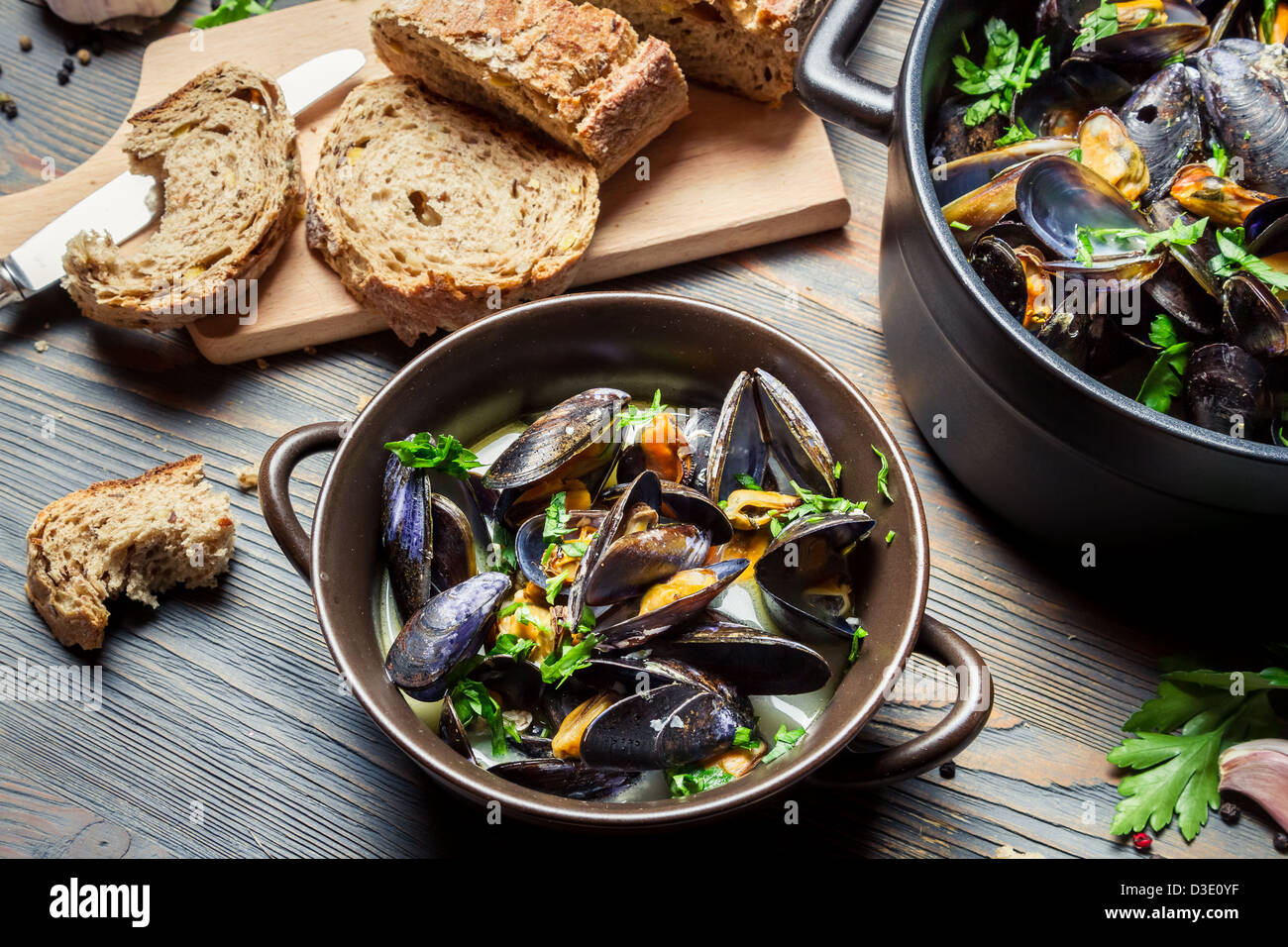 Pre cooked mussels hi-res stock photography and images - Alamy