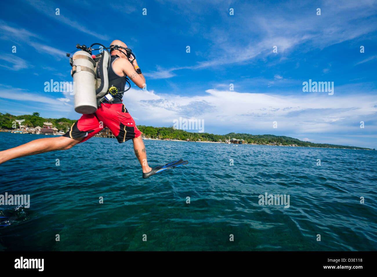 Group jumping off boat hi-res stock photography and images - Alamy