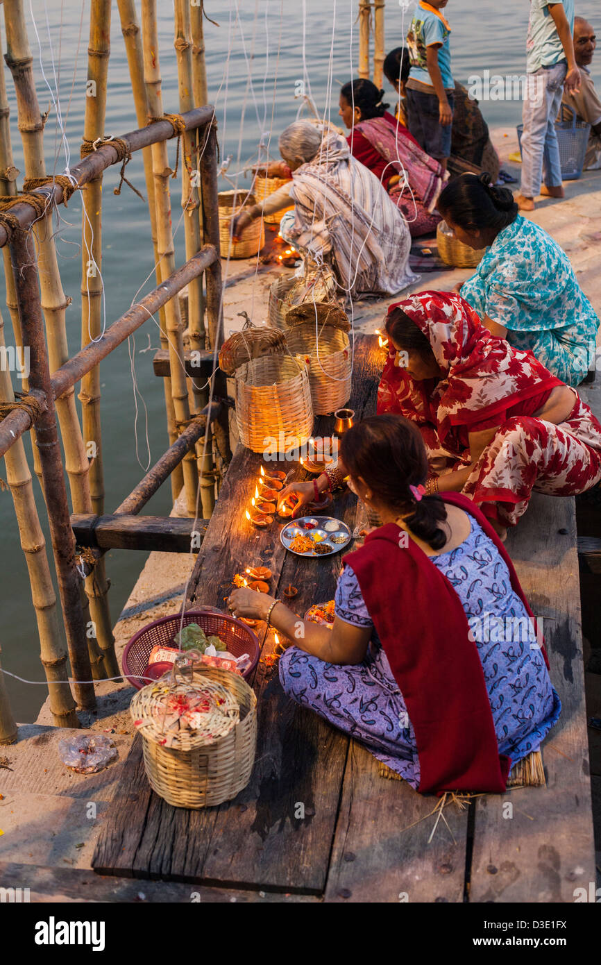 Indian women praying praying at dusk, Varanasi, India Stock Photo - Alamy
