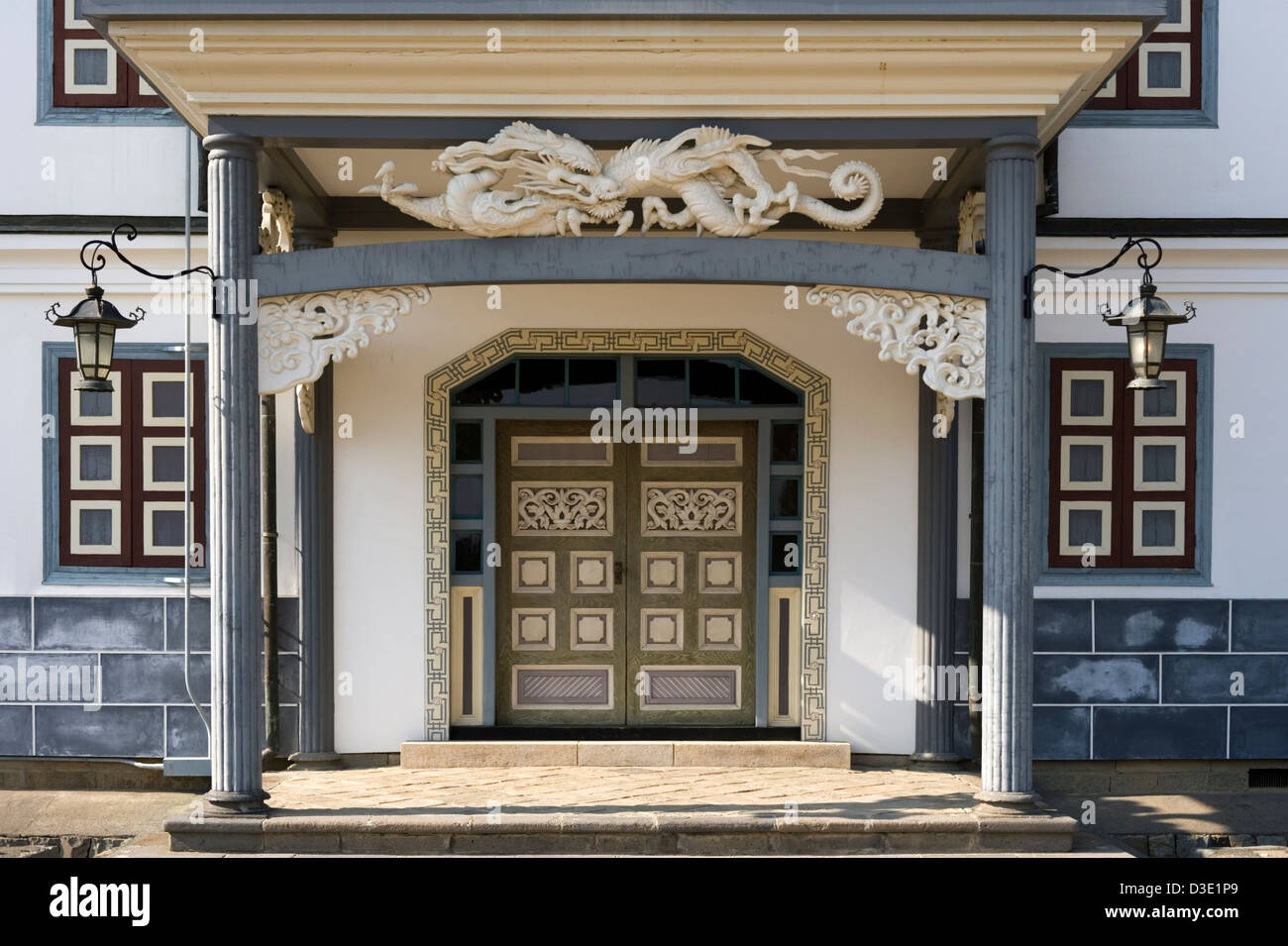 Main entry dragon motif of Meiji Period (1868-1912) former Kaichi ...