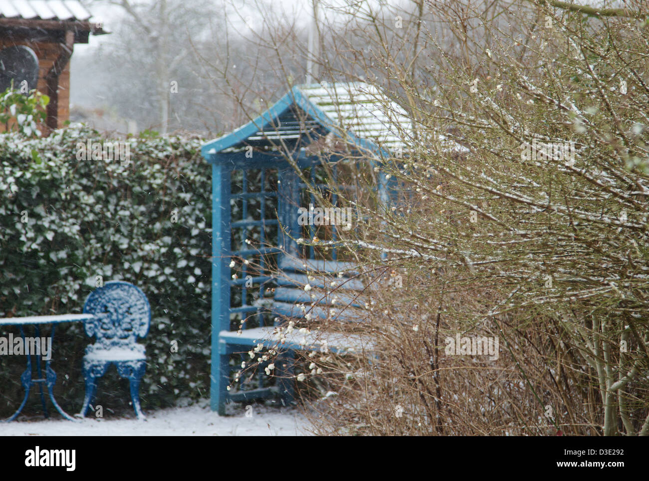 Garden table chair hi-res stock photography and images - Alamy