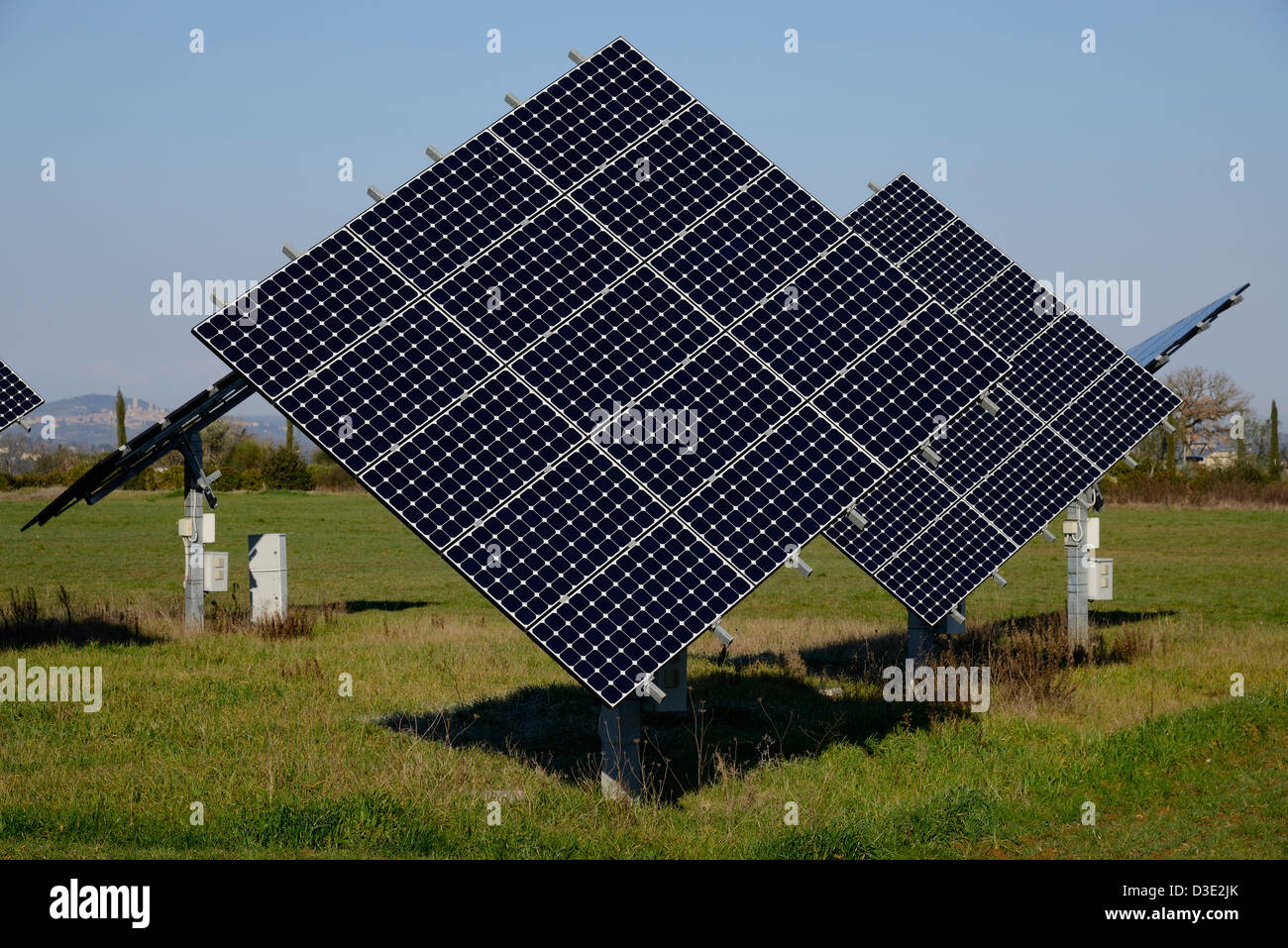 Rotating solar energy panels hi-res stock photography and images - Alamy