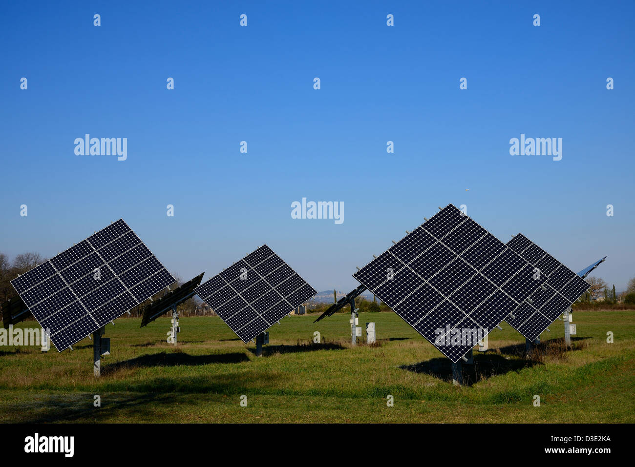 Rotating solar energy panels hi-res stock photography and images - Alamy
