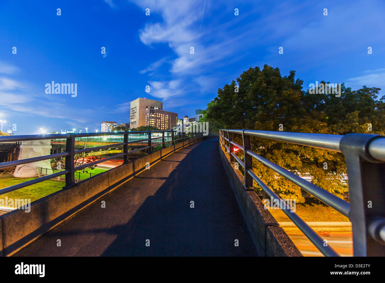 Hospital viewed from a footbridge, Massachusetts General Hospital ...