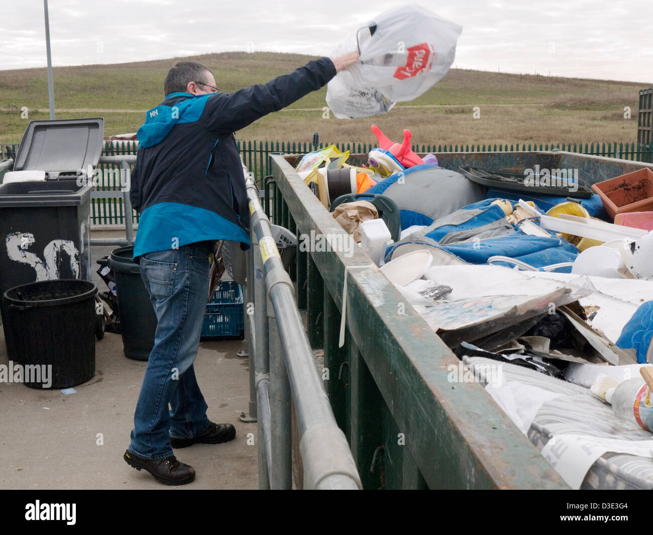 A man throwing garbage hi-res stock photography and images - Alamy
