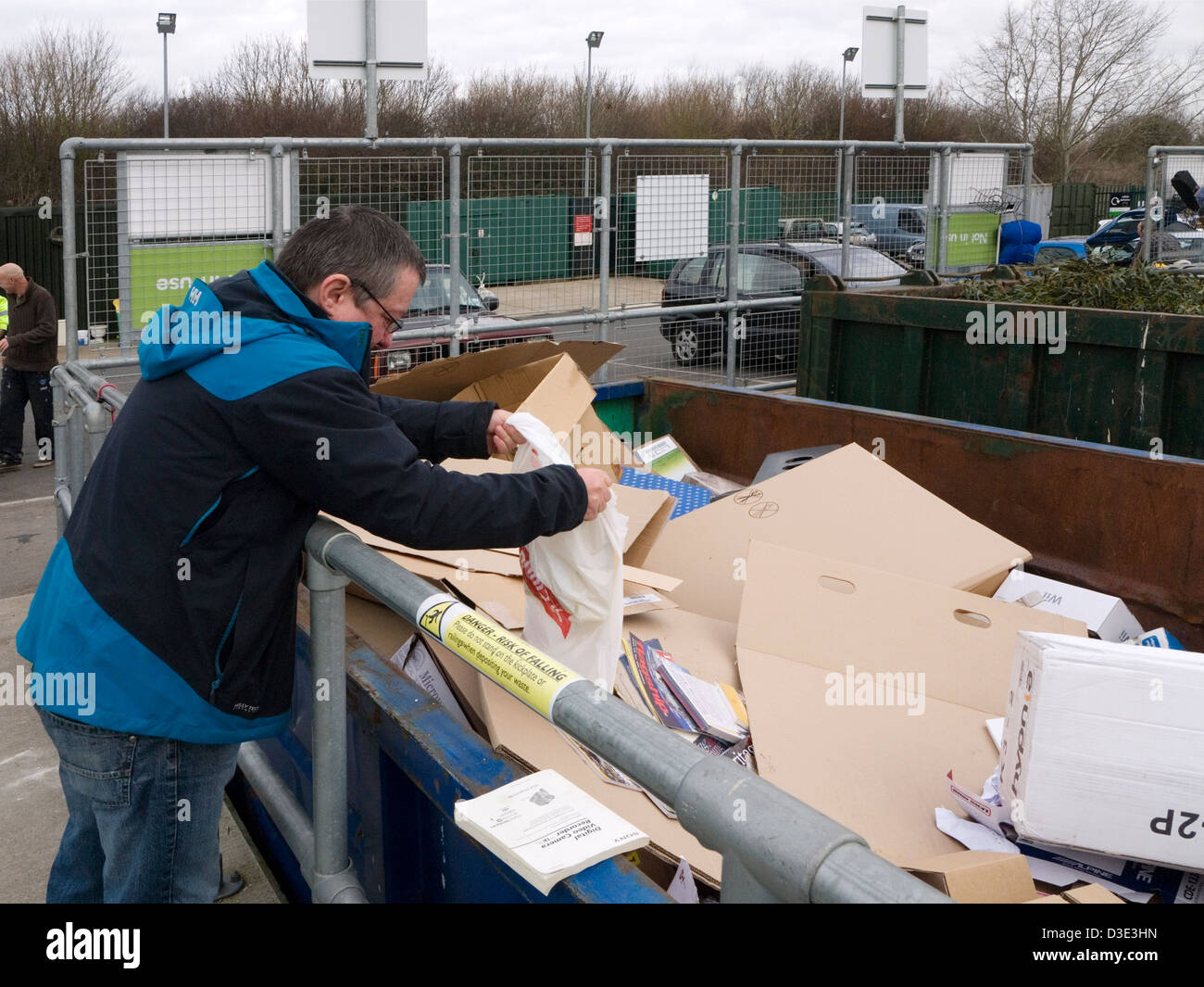 A man throwing garbage hi-res stock photography and images - Alamy