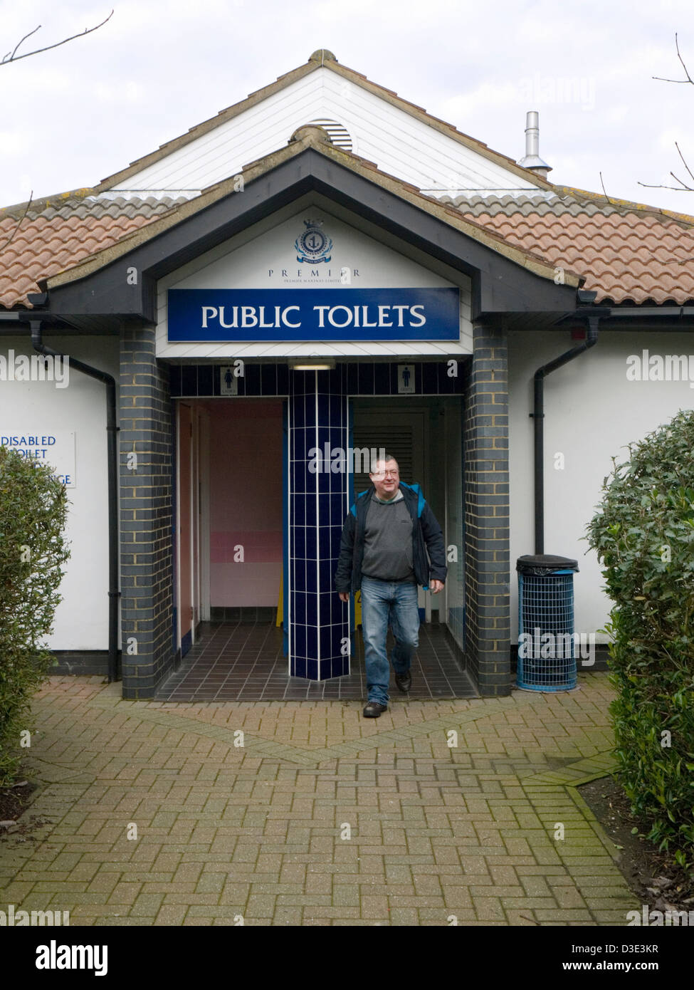 Man public toilet hi-res stock photography and images - Alamy
