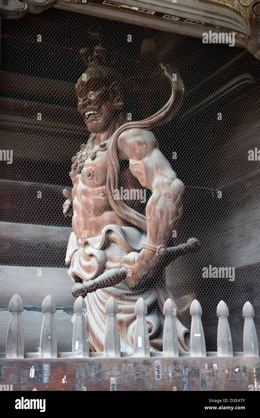 Guardian statues gate hi-res stock photography and images - Alamy