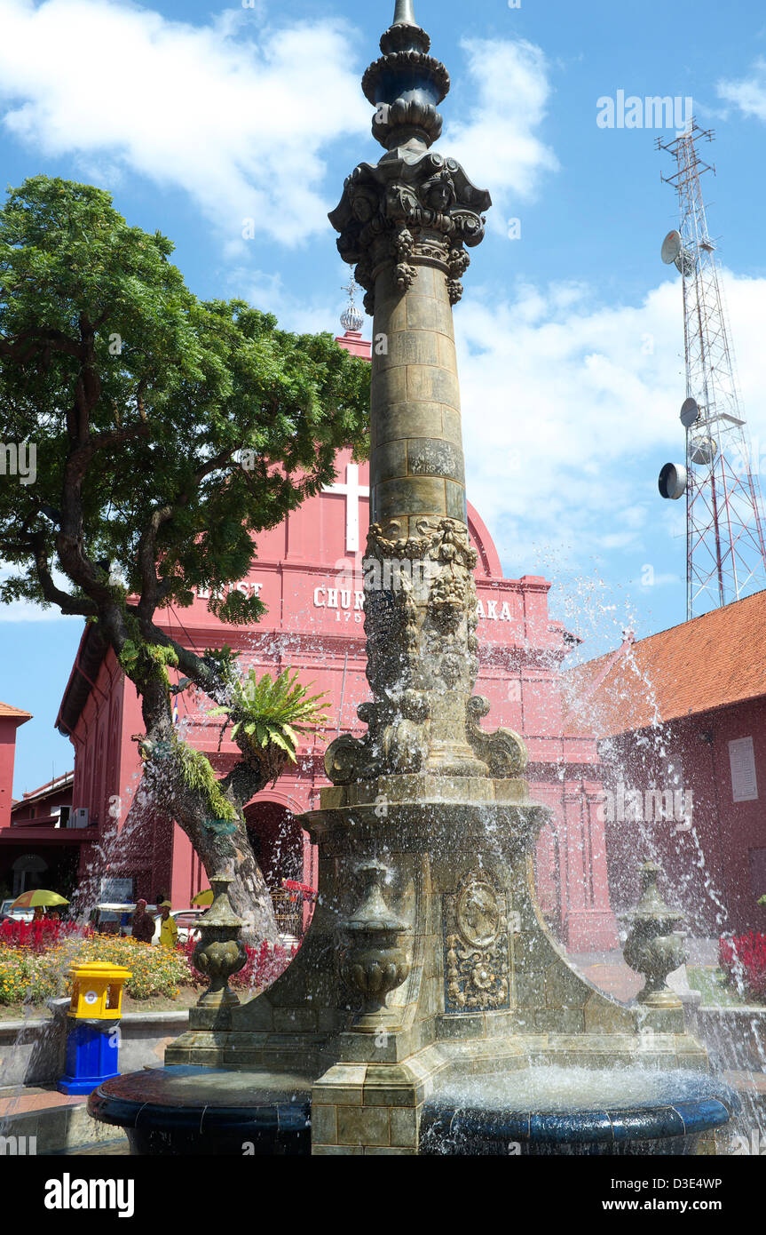 Queen victoria fountain hi-res stock photography and images - Alamy
