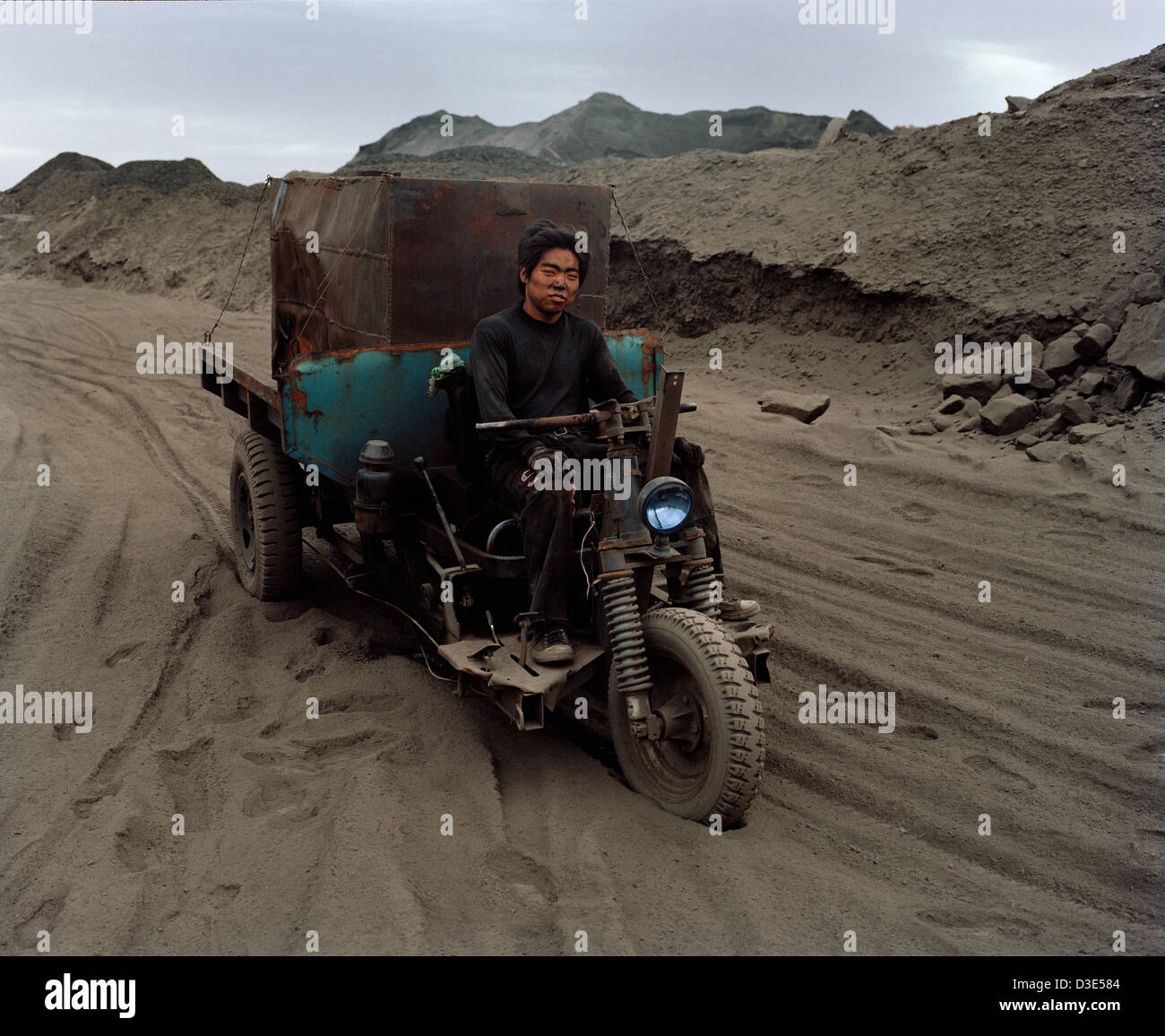 WUDA COAL FIELD, WU HAI, INNER MONGOLIA, CHINA - AUGUST 2007: Jin Cheng ...