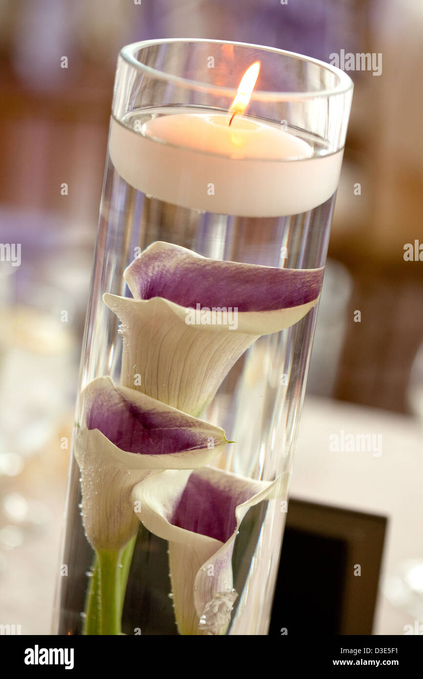 floating candle, calla lily, center piece Stock Photo - Alamy