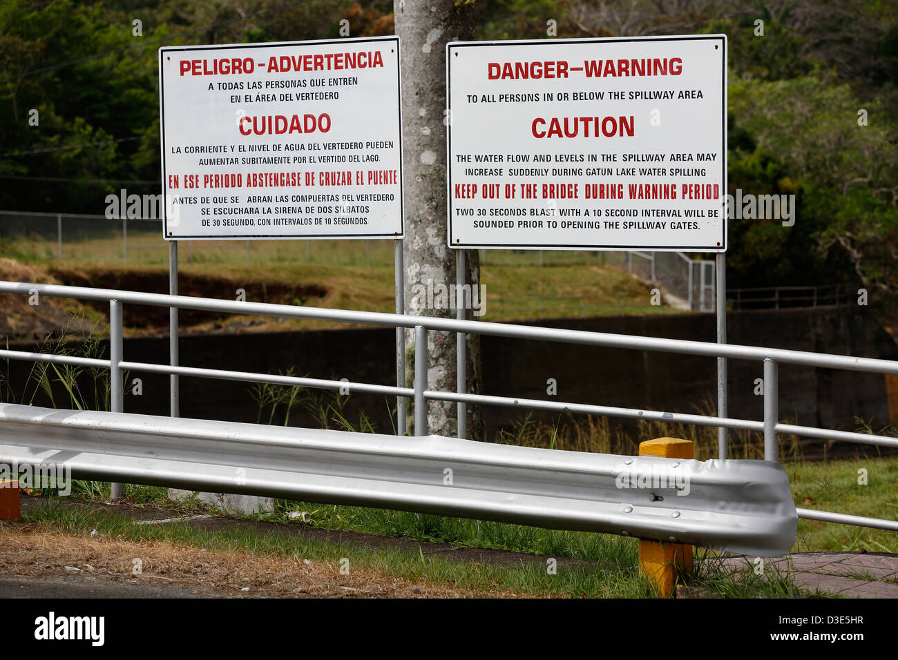Waring signs at the Gatun Dam spillway, Panama Stock Photo - Alamy