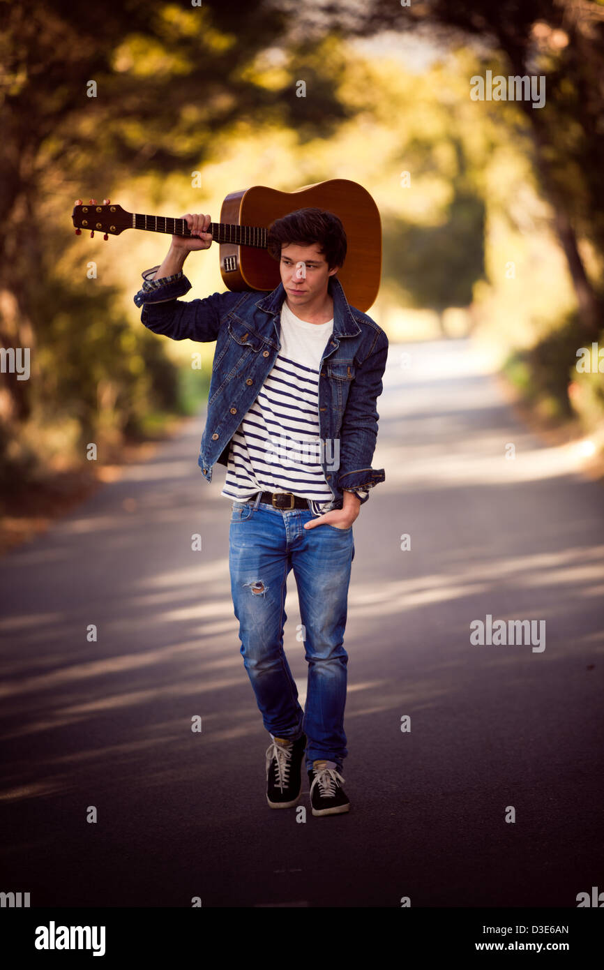 Drifter with guitar hi-res stock photography and images - Alamy