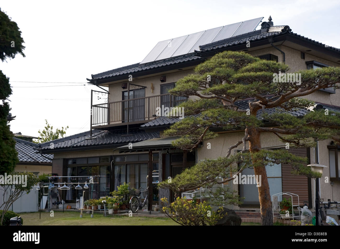 Japanese roof tile hi-res stock photography and images - Alamy