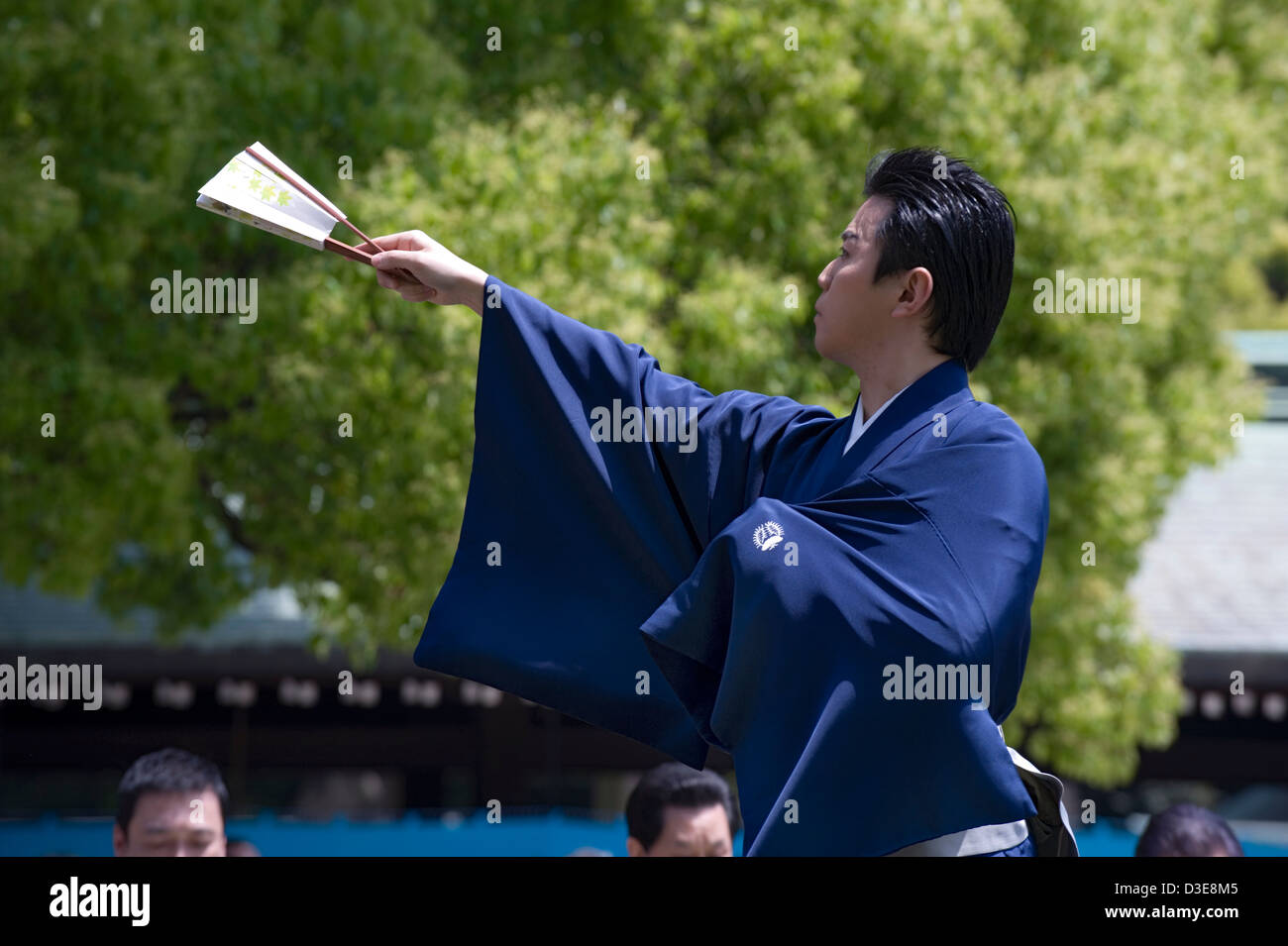 Japanese fan dance hi-res stock photography and images - Alamy